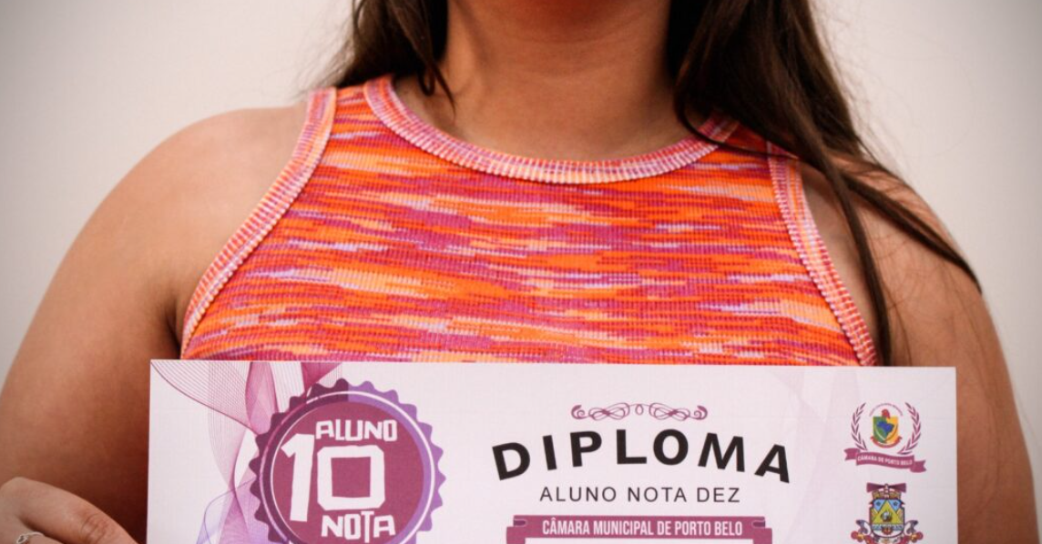 Câmara de Porto Belo concede certificados de Aluno Nota 10 para ...